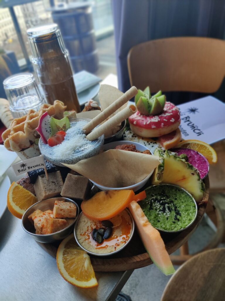 Umwerfend schön: Bali Brunch im 25hours Hotel beim MuseumsQuartier ...