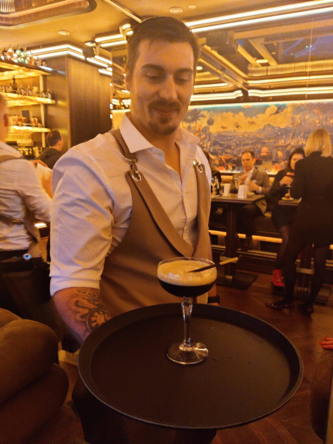 Willkommen im Kleinod am Ring – ein Mix aus American Bar, Dining und ...