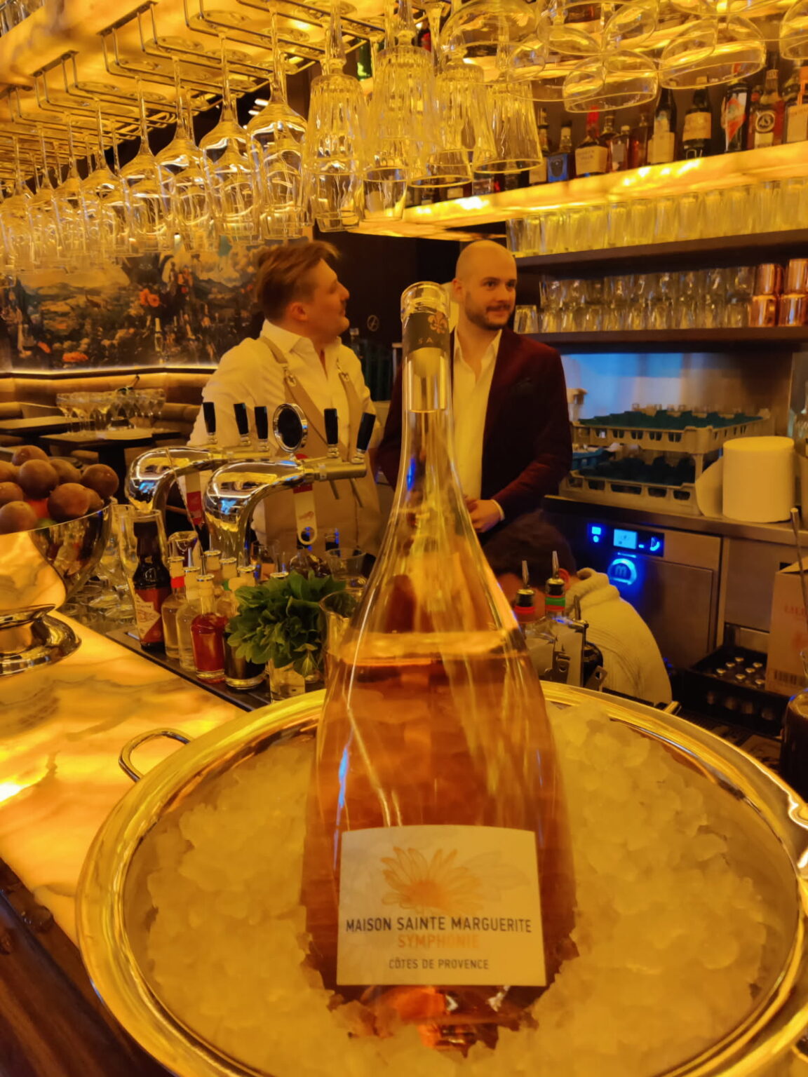 Willkommen im Kleinod am Ring – ein Mix aus American Bar, Dining und ...